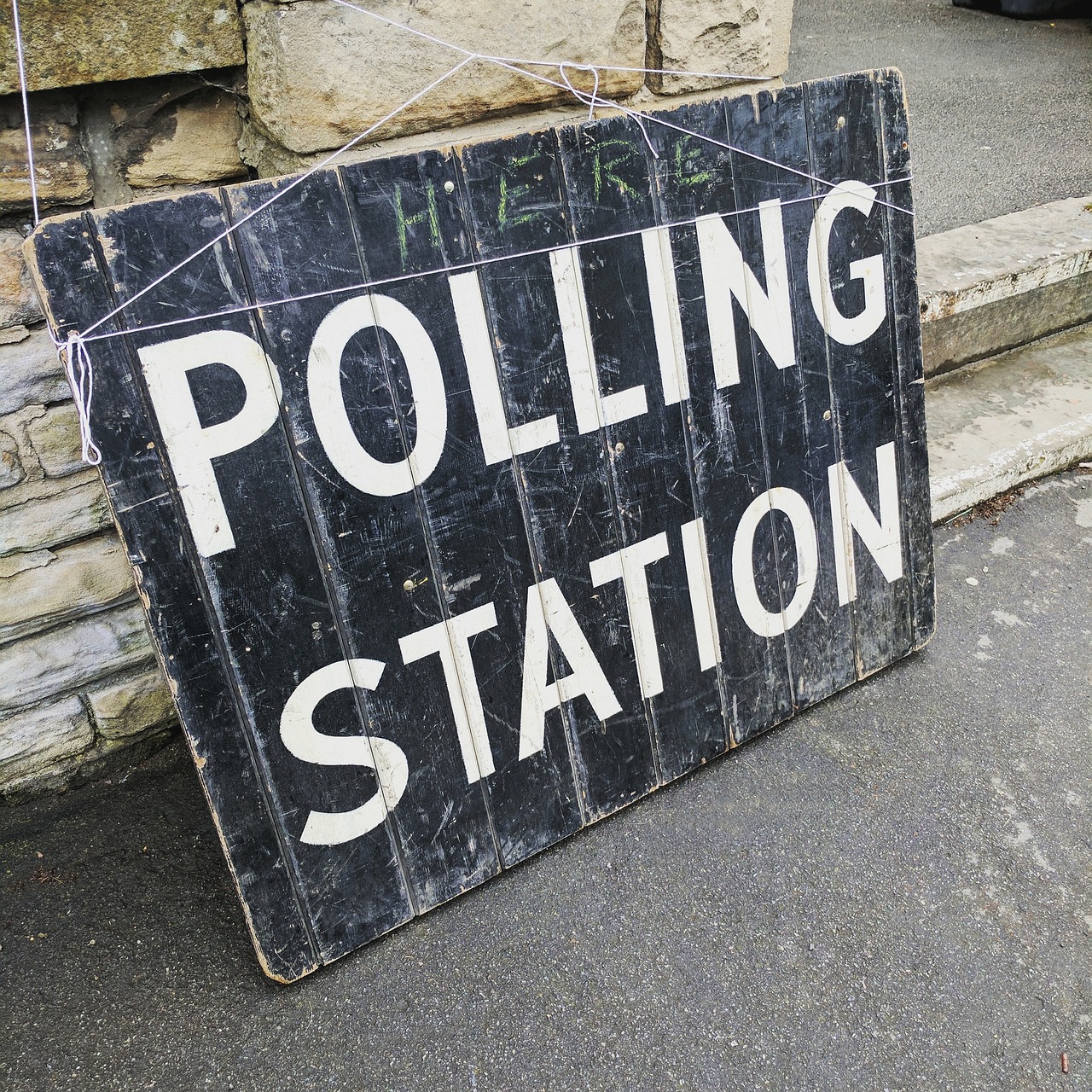 What does the Electoral Reform Society say about dual mandates in ...